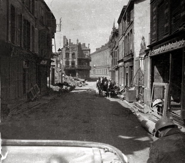 Dans une rue de Verdun Dans une rue de Verdun