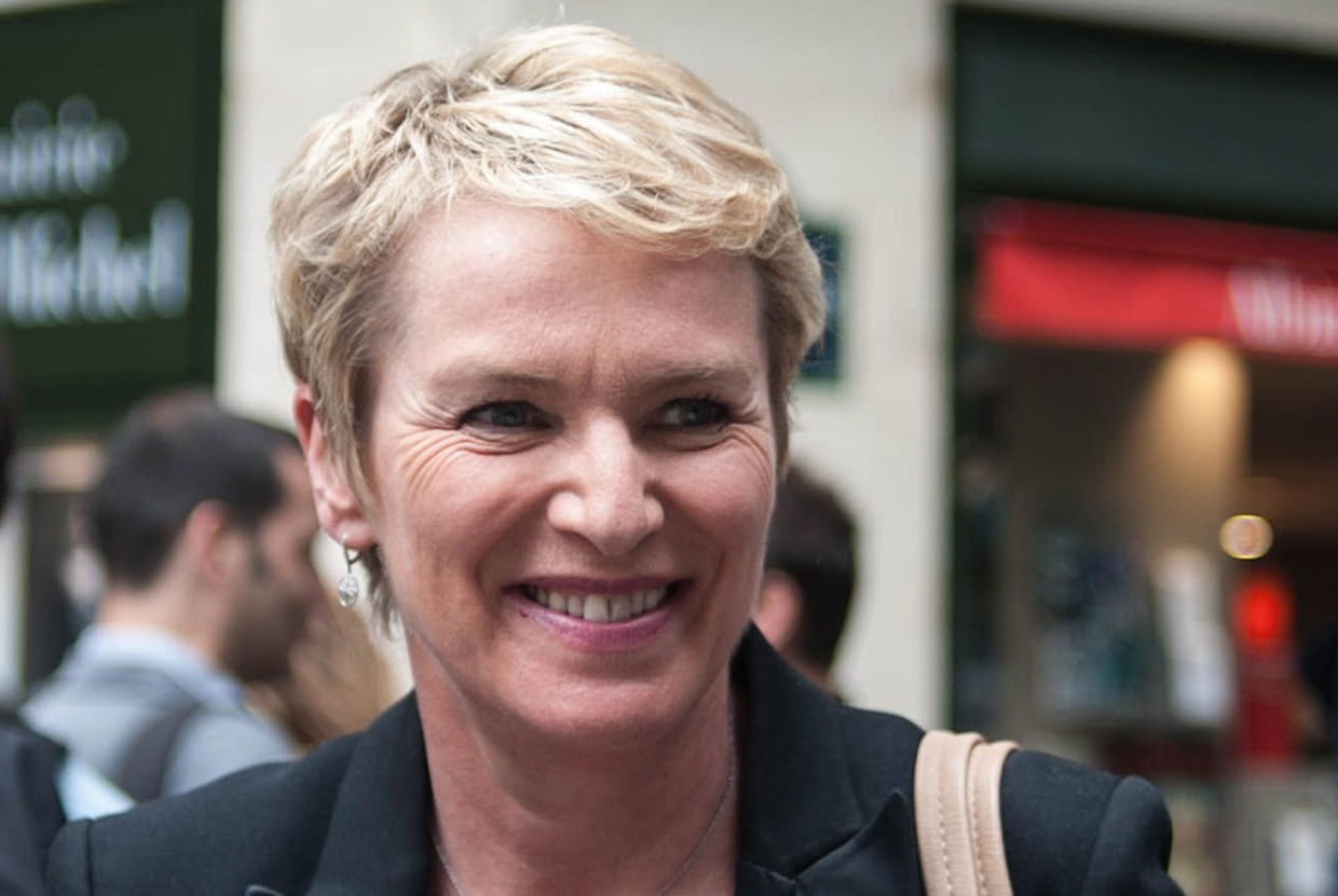 Elise Lucet Très émue Lors De Son Dernier Jt