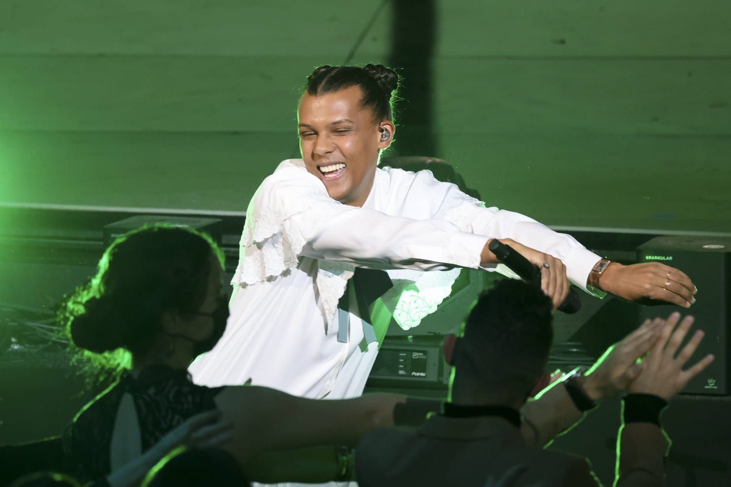 What We Know About His New Album Multitude Archyde
